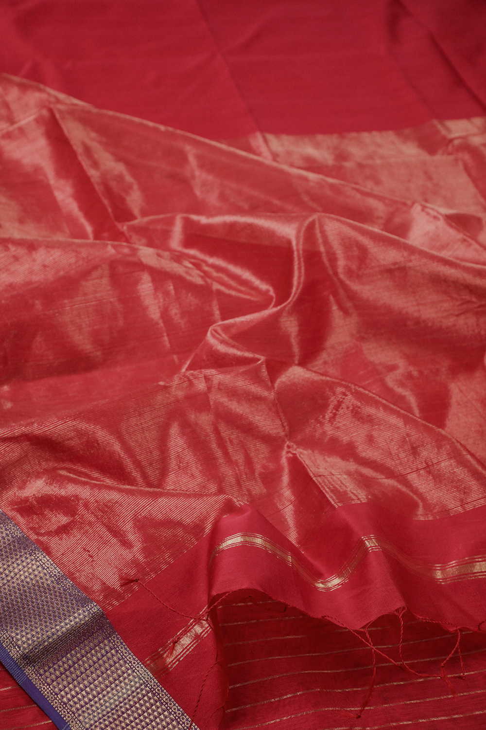 Buy Candy Red Maheshwari Silk Cotton saree at Matkatus